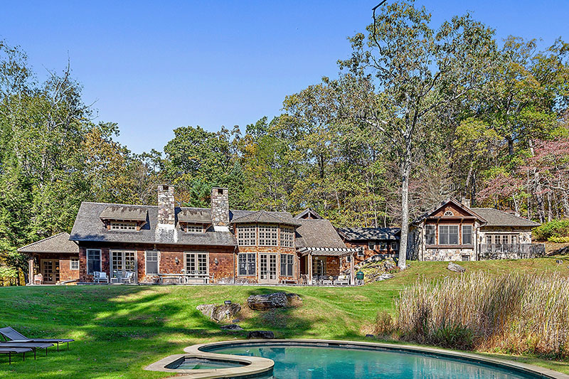 This Bedford Estate by a Renowned Architect Is Flashing Aspen Vibes
